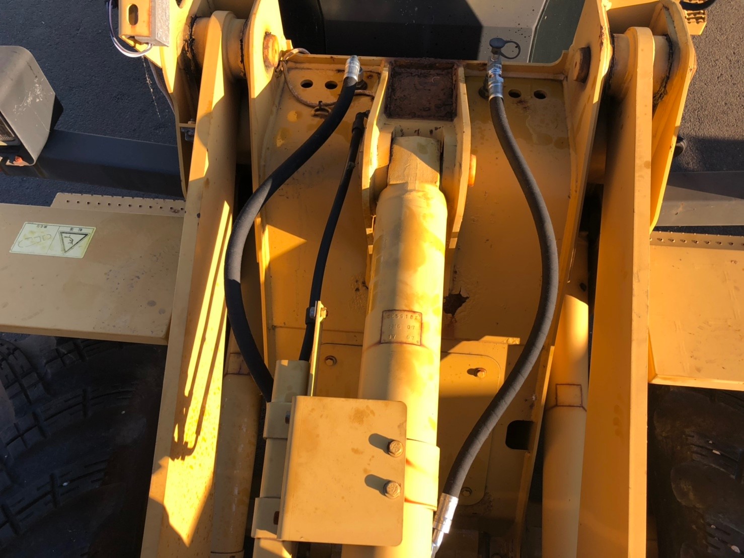 CAT【キャタピラ】910G-2ホイルローダー【小牧】バケットシリンダーホース交換 | 油圧ホース修理サポート